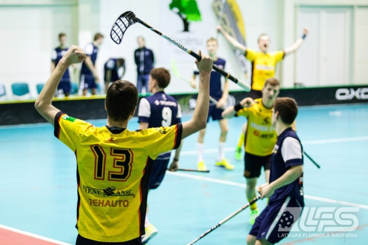 Foto: "Rubene" pārspēj ulbrokiešus – Florbols – Sportacentrs.com